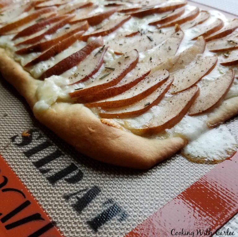 Pear and Brie Flatbread - Cooking With Carlee