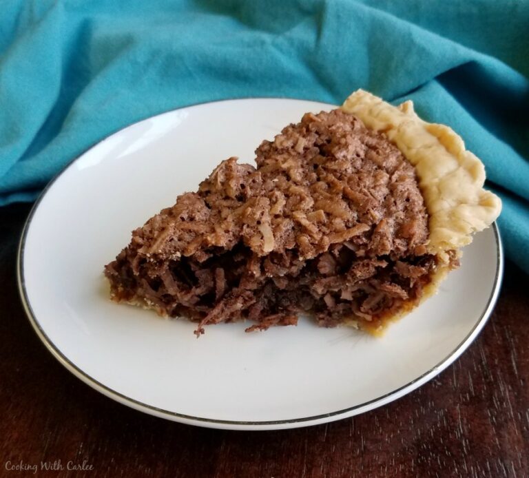 Chocolate Macaroon Pie - Cooking With Carlee