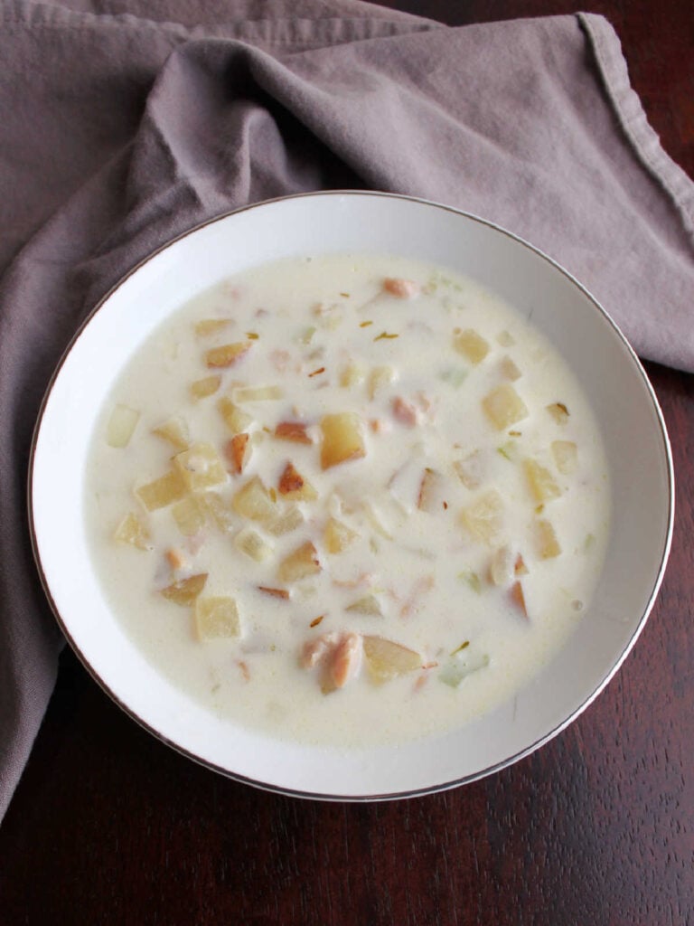 Creamy New England Clam Chowder - Cooking With Carlee