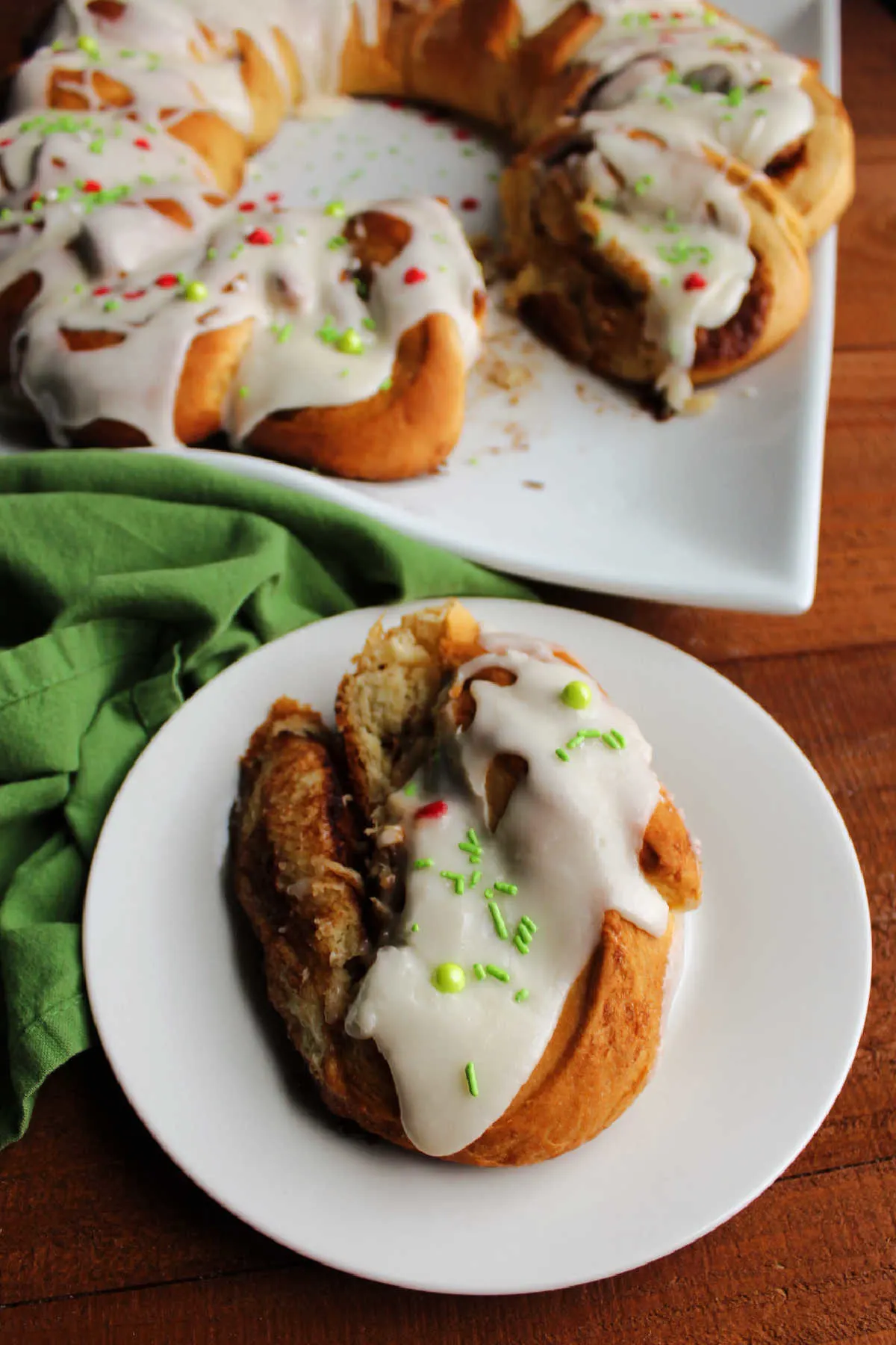 Cinnamon Roll Wreath - Cooking With Carlee