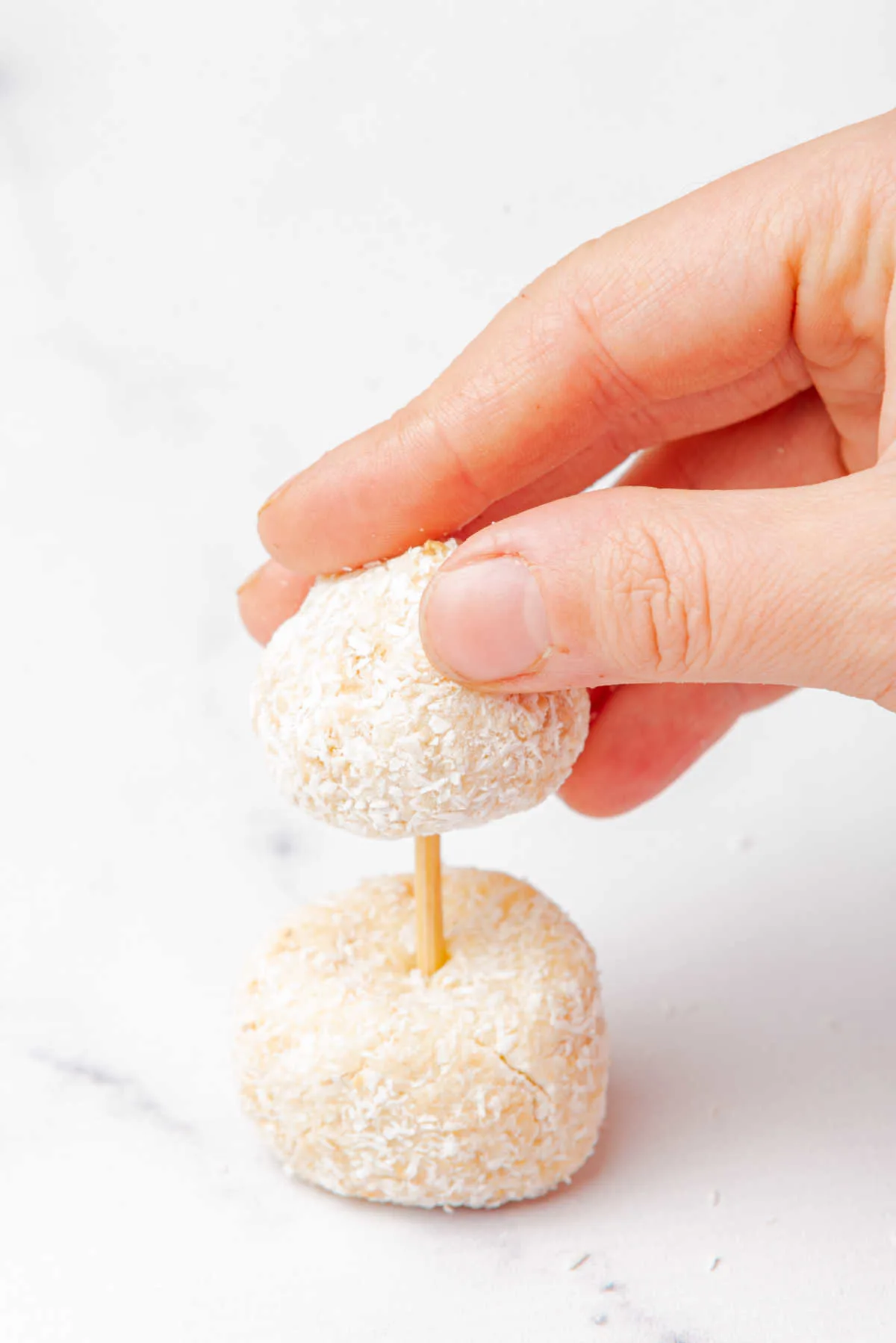 Snowman Coconut Truffles - Cooking With Carlee