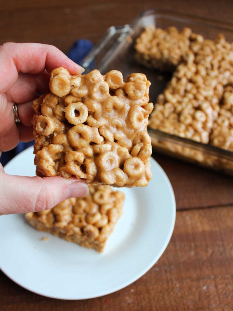 No Bake Peanut Butter Cheerio Bars - Cooking With Carlee